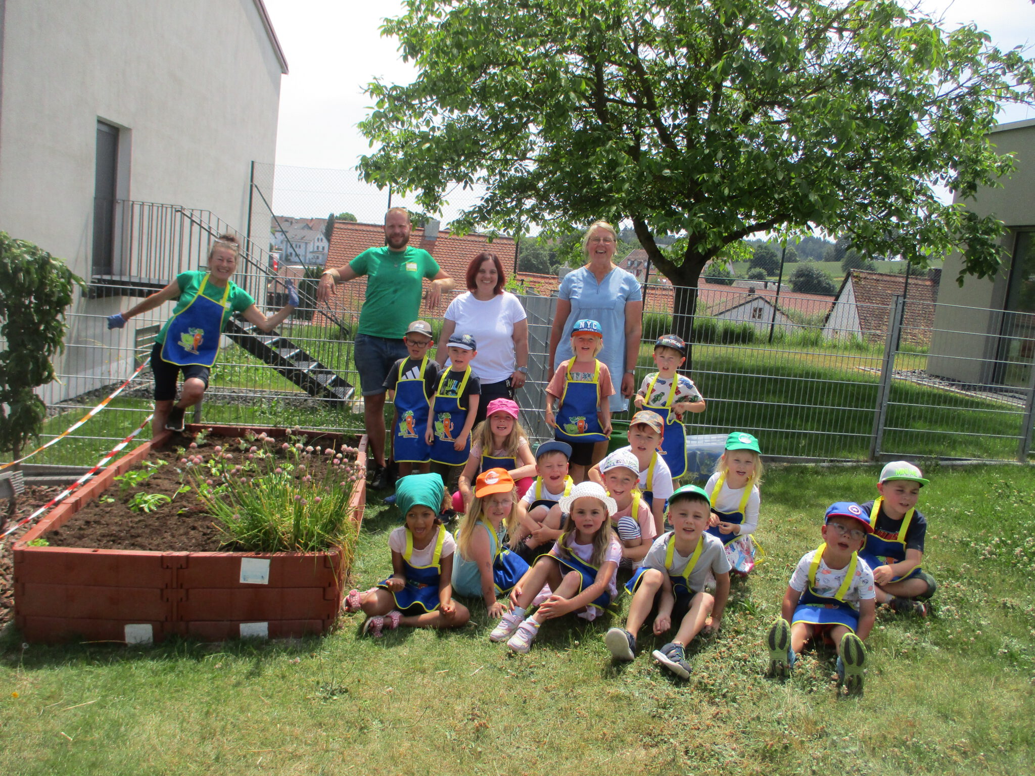 Pflanz-Aktion in der Kinder-Oase